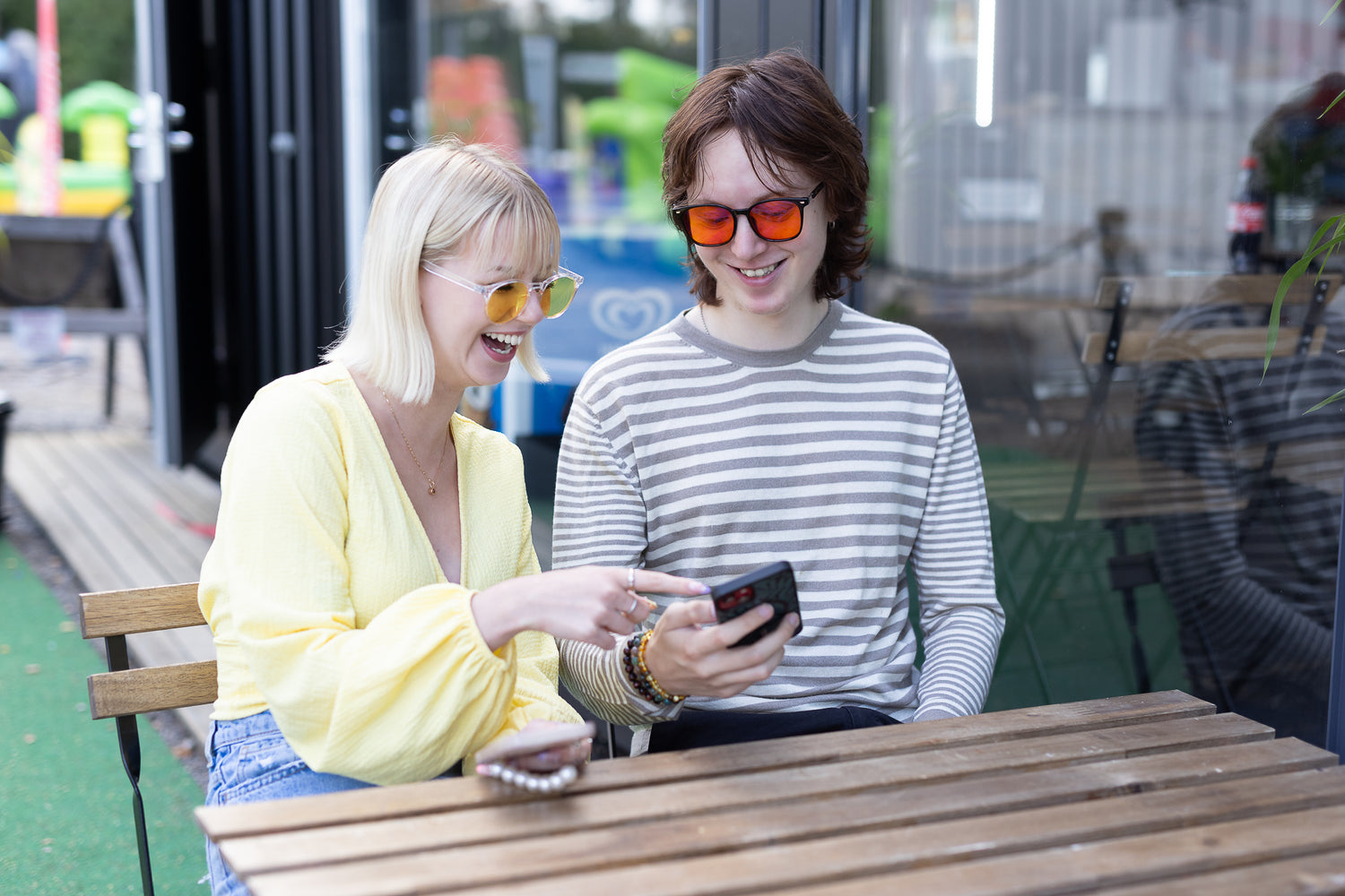 Suomessa suunniteltu sinivalolasimallisto ja klipsilinssit – North Ray